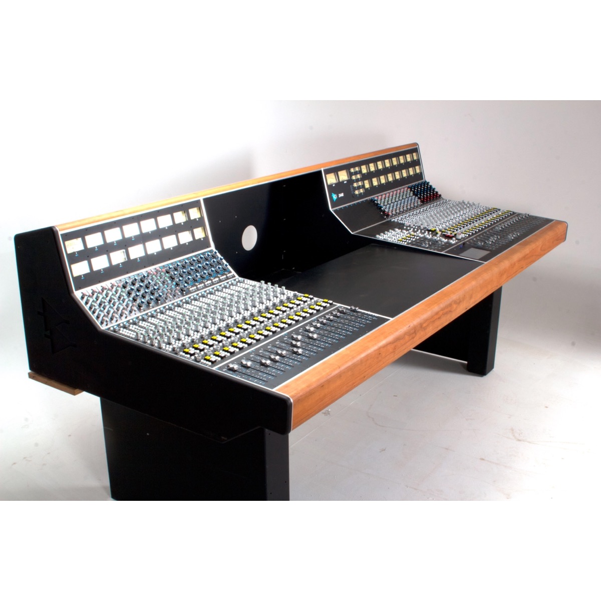 Sonic Circus – Pro Audio, Live Sound, Exclusive Used & Vintage Equipment