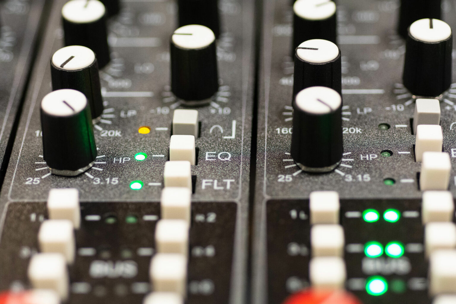 Harrison Audio 32C Classic Mixing Console – Sonic Circus