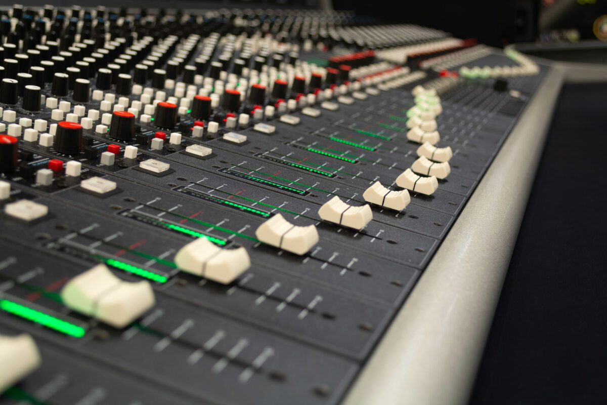 Harrison Audio 32C Classic Mixing Console – Sonic Circus