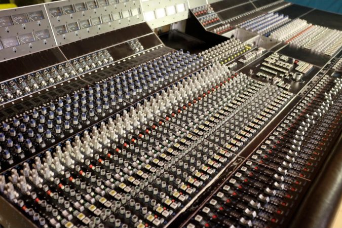Sonic Circus: Top Rated Mixing Consoles » Sonic Circus